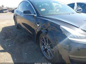 Black Tesla Model 3 2018 in Klaipeda, with an engine capacity of 0.00 L and mileage of 158 thousand km for 13800 €, photo 7 on AUTOMOTO.COM.LV