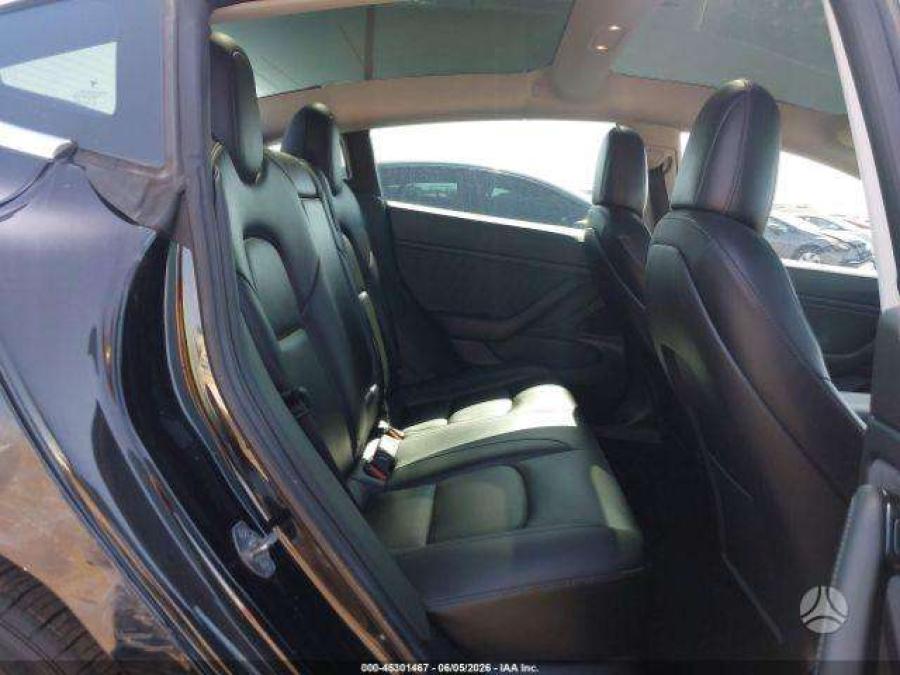 Black Tesla Model 3 2018 in Klaipeda, with an engine capacity of 0.00 L and mileage of 158 thousand km for 13800 €, photo 8 on AUTOMOTO.COM.LV
