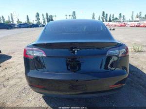 Black Tesla Model 3 2018 in Klaipeda, with an engine capacity of 0.00 L and mileage of 158 thousand km for 13800 €, photo 12 on AUTOMOTO.COM.LV