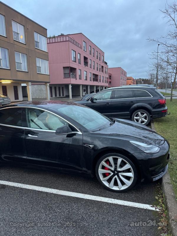 Melns Tesla Model 3 2019 Tallina, ar dzinēja tilpumu 0.00 L un nobraukumu 157 tūkst. km par 22500 €, foto 1 vietnē AUTOMOTO.COM.LV