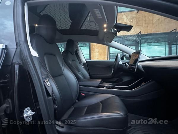 Melns Tesla Model 3 2019 Tallina, ar dzinēja tilpumu 0.00 L un nobraukumu 92 tūkst. km par 20900 €, foto 11 vietnē AUTOMOTO.COM.LV
