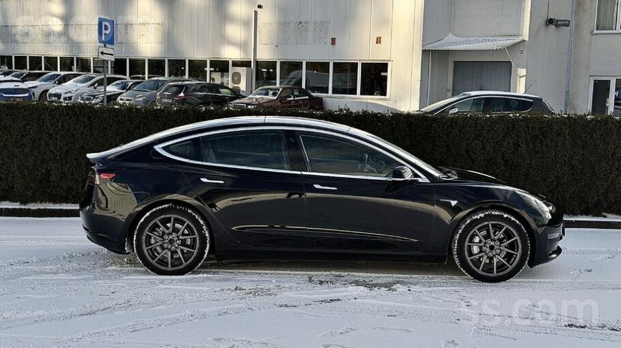 Black Tesla Model 3 2019 in Riga, with an engine capacity of 0.00 L and mileage of 169 thousand km for 19450 €, photo 2 on AUTOMOTO.COM.LV
