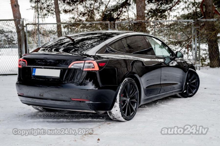 Melns Tesla Model 3 2019 Pērnava, ar dzinēja tilpumu 0.00 L un nobraukumu 133 tūkst. km par 22900 €, foto 1 vietnē AUTOMOTO.COM.LV