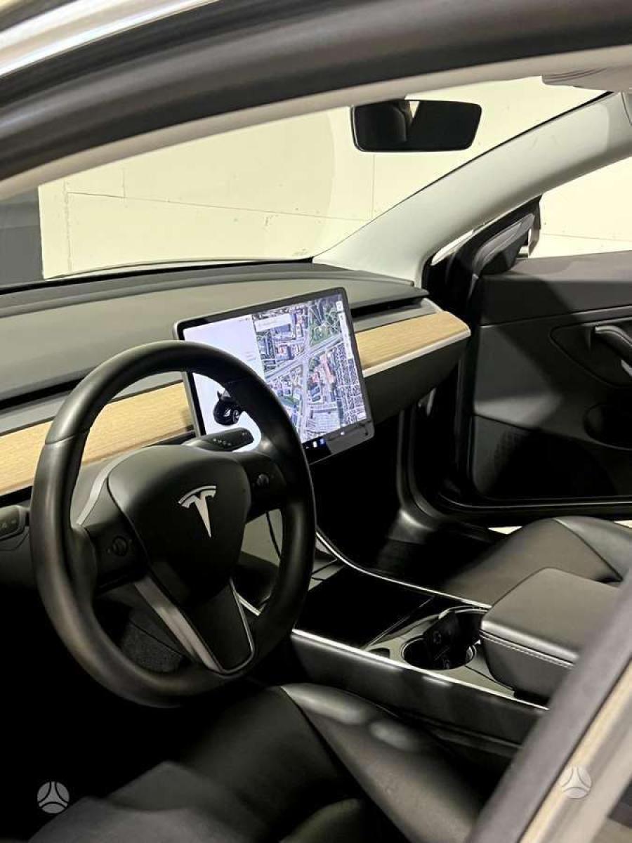 Black Tesla Model 3 2019 in Klaipeda, with an engine capacity of 0.00 L and mileage of 96 thousand km for 21499 €, photo 23 on AUTOMOTO.COM.LV