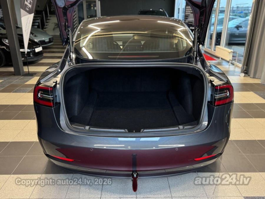 Black Tesla Model 3 2019 in Riga, with an engine capacity of 0.00 L and mileage of 145 thousand km for 19490 €, photo 8 on AUTOMOTO.COM.LV