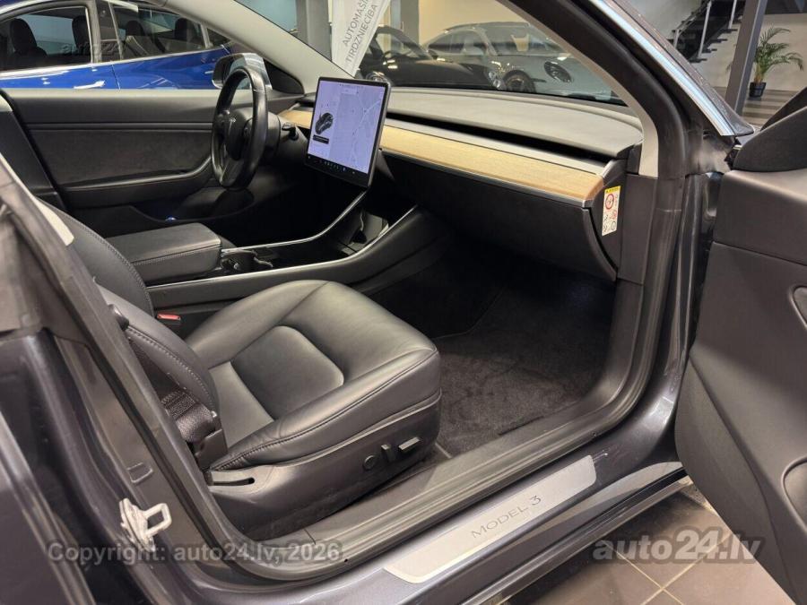 Black Tesla Model 3 2019 in Riga, with an engine capacity of 0.00 L and mileage of 145 thousand km for 19490 €, photo 12 on AUTOMOTO.COM.LV