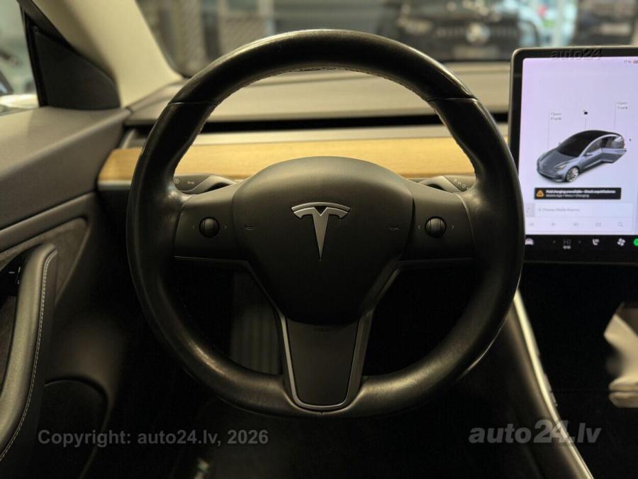 Black Tesla Model 3 2019 in Riga, with an engine capacity of 0.00 L and mileage of 145 thousand km for 19490 €, photo 23 on AUTOMOTO.COM.LV