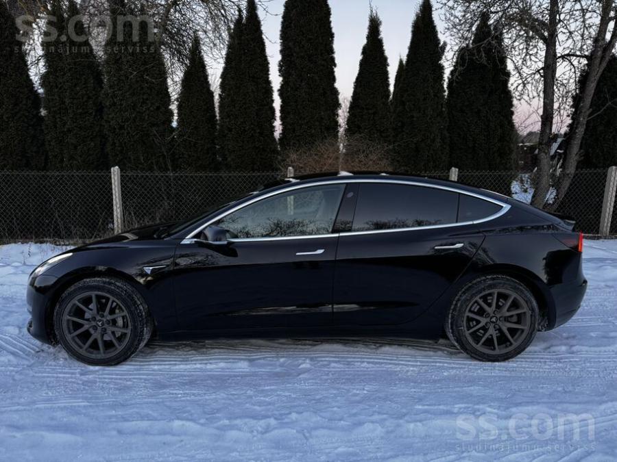 Melns Tesla Model 3 2019 Valmiera, ar dzinēja tilpumu 0.00 L un nobraukumu 153 tūkst. km par 19800 €, foto 4 vietnē AUTOMOTO.COM.LV