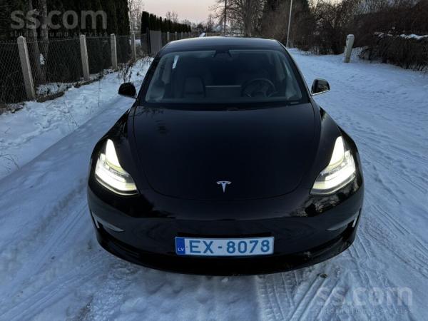 Black Tesla Model 3 2019 in Valmiera, with an engine capacity of 0.00 L and mileage of 153 thousand km for 19800 €, photo 5 on AUTOMOTO.COM.LV
