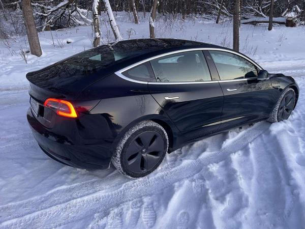 Melns Tesla Model 3 2019 Viļņa, ar dzinēja tilpumu 0.00 L un nobraukumu 257 tūkst. km par 16500 €, foto 3 vietnē AUTOMOTO.COM.LV