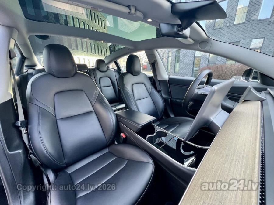 Black Tesla Model 3 2019 in Tallinn, with an engine capacity of 0.00 L and mileage of 106 thousand km for 23999 €, photo 19 on AUTOMOTO.COM.LV