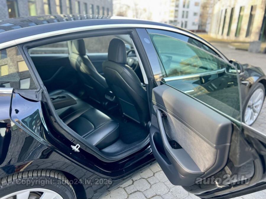 Black Tesla Model 3 2019 in Tallinn, with an engine capacity of 0.00 L and mileage of 106 thousand km for 23999 €, photo 20 on AUTOMOTO.COM.LV