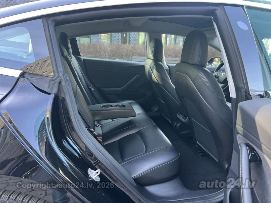 Black Tesla Model 3 2019 in Tallinn, with an engine capacity of 0.00 L and mileage of 106 thousand km for 23999 €, photo 21 on AUTOMOTO.COM.LV