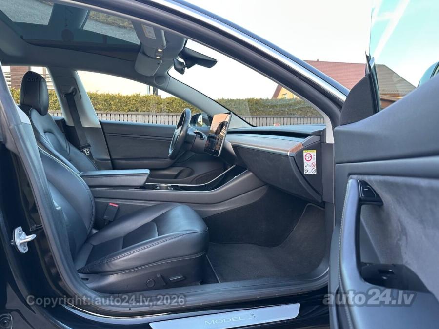 Melns Tesla Model 3 2019 Tallina, ar dzinēja tilpumu 0.00 L un nobraukumu 160 tūkst. km par 20900 €, foto 14 vietnē AUTOMOTO.COM.LV