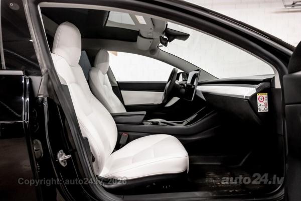Black Tesla Model 3 2019 in Parnu, with an engine capacity of 0.00 L and mileage of 242 thousand km for 15890 €, photo 11 on AUTOMOTO.COM.LV