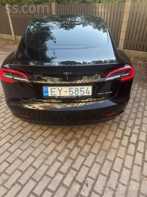 Black Tesla Model 3 2019 in Riga, with an engine capacity of 0.00 L and mileage of 94 thousand km for 19000 €, photo 5 on AUTOMOTO.COM.LV