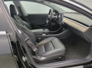 Melns Tesla Model 3 2019 Rīga, ar dzinēja tilpumu 0.00 L un nobraukumu 83 tūkst. km par 23500 €, foto 4 vietnē AUTOMOTO.COM.LV