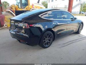 Black Tesla Model 3 2019 in Klaipeda, with an engine capacity of 0.00 L and mileage of 68 thousand km for 9500 €, photo 6 on AUTOMOTO.COM.LV