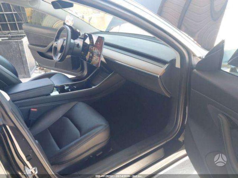Black Tesla Model 3 2019 in Klaipeda, with an engine capacity of 0.00 L and mileage of 68 thousand km for 9500 €, photo 7 on AUTOMOTO.COM.LV