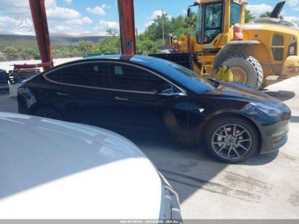 Melns Tesla Model 3 2019 Klaipėda, ar dzinēja tilpumu 0.00 L un nobraukumu 68 tūkst. km par 9500 €, foto 10 vietnē AUTOMOTO.COM.LV