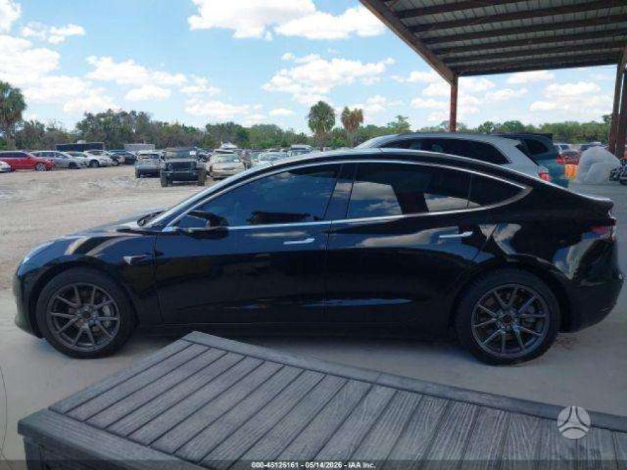 Black Tesla Model 3 2019 in Klaipeda, with an engine capacity of 0.00 L and mileage of 68 thousand km for 9500 €, photo 11 on AUTOMOTO.COM.LV