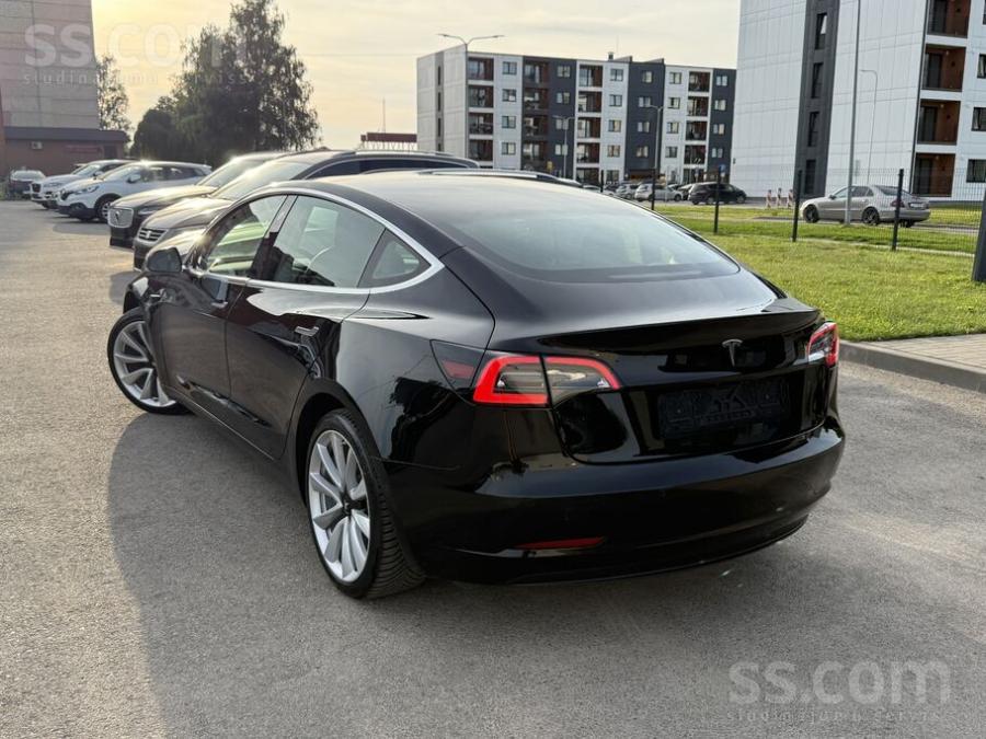 Black Tesla Model 3 2019 in Jelgava, with an engine capacity of 0.00 L and mileage of 0 thousand km for 17750 €, photo 4 on AUTOMOTO.COM.LV