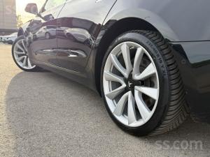 Black Tesla Model 3 2019 in Jelgava, with an engine capacity of 0.00 L and mileage of 0 thousand km for 17750 €, photo 8 on AUTOMOTO.COM.LV