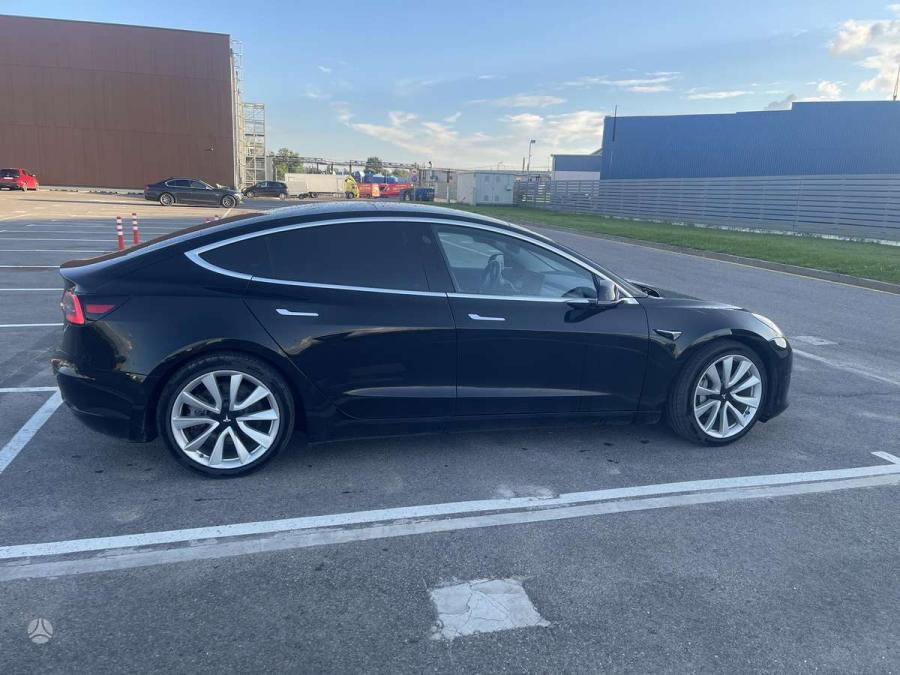 Black Tesla Model 3 2019 in Kaunas, with an engine capacity of 0.00 L and mileage of 167 thousand km for 15800 €, photo 3 on AUTOMOTO.COM.LV