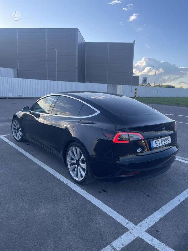Black Tesla Model 3 2019 in Kaunas, with an engine capacity of 0.00 L and mileage of 167 thousand km for 15800 €, photo 4 on AUTOMOTO.COM.LV