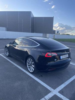 Black Tesla Model 3 2019 in Kaunas, with an engine capacity of 0.00 L and mileage of 167 thousand km for 15800 €, photo 5 on AUTOMOTO.COM.LV