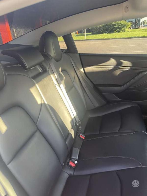 Black Tesla Model 3 2019 in Kaunas, with an engine capacity of 0.00 L and mileage of 167 thousand km for 15800 €, photo 6 on AUTOMOTO.COM.LV
