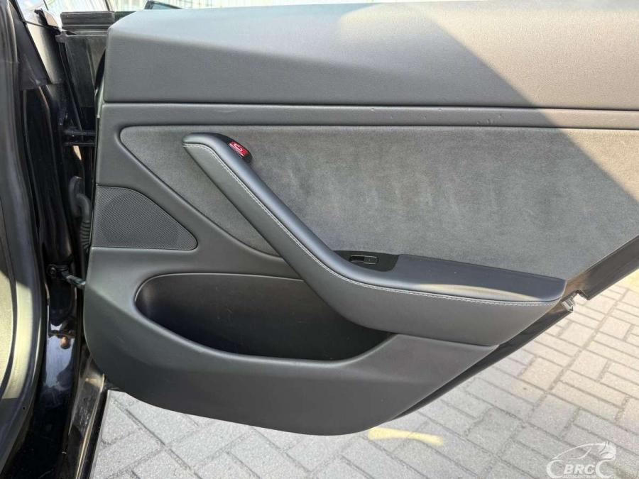 Black Tesla Model 3 2019 in Klaipeda, with an engine capacity of 0.00 L and mileage of 132 thousand km for 21900 €, photo 8 on AUTOMOTO.COM.LV