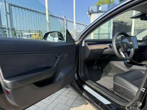 Black Tesla Model 3 2019 in Klaipeda, with an engine capacity of 0.00 L and mileage of 132 thousand km for 21900 €, photo 16 on AUTOMOTO.COM.LV