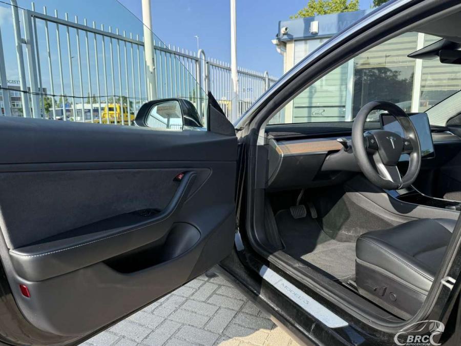 Black Tesla Model 3 2019 in Klaipeda, with an engine capacity of 0.00 L and mileage of 132 thousand km for 21900 €, photo 16 on AUTOMOTO.COM.LV