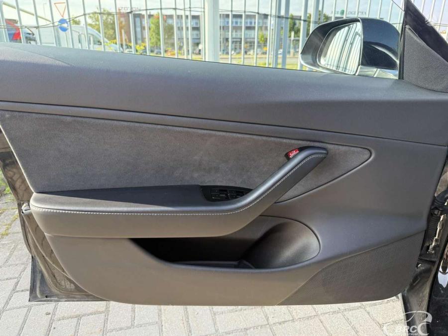 Black Tesla Model 3 2019 in Klaipeda, with an engine capacity of 0.00 L and mileage of 132 thousand km for 21900 €, photo 17 on AUTOMOTO.COM.LV