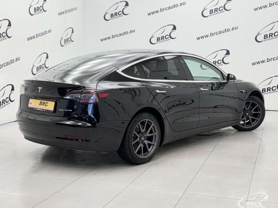 Black Tesla Model 3 2019 in Vilnius, with an engine capacity of 0.00 L and mileage of 142 thousand km for 15400 €, photo 4 on AUTOMOTO.COM.LV