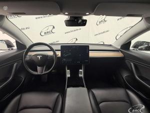 Black Tesla Model 3 2019 in Vilnius, with an engine capacity of 0.00 L and mileage of 142 thousand km for 15400 €, photo 5 on AUTOMOTO.COM.LV