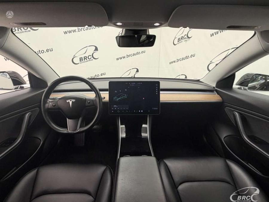 Black Tesla Model 3 2019 in Vilnius, with an engine capacity of 0.00 L and mileage of 142 thousand km for 15400 €, photo 5 on AUTOMOTO.COM.LV