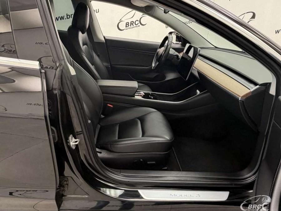 Black Tesla Model 3 2019 in Vilnius, with an engine capacity of 0.00 L and mileage of 142 thousand km for 15400 €, photo 6 on AUTOMOTO.COM.LV