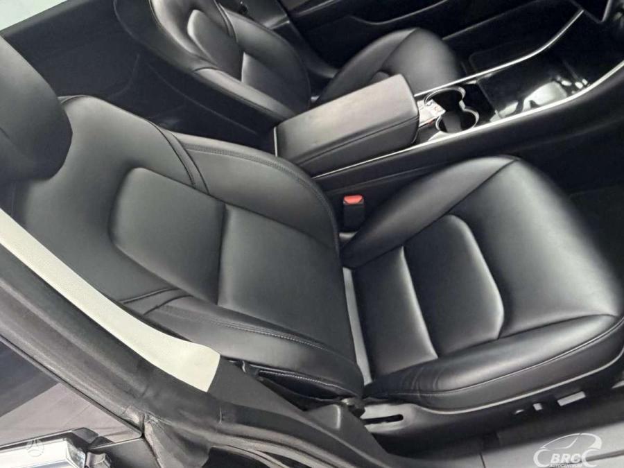 Black Tesla Model 3 2019 in Vilnius, with an engine capacity of 0.00 L and mileage of 142 thousand km for 15400 €, photo 7 on AUTOMOTO.COM.LV