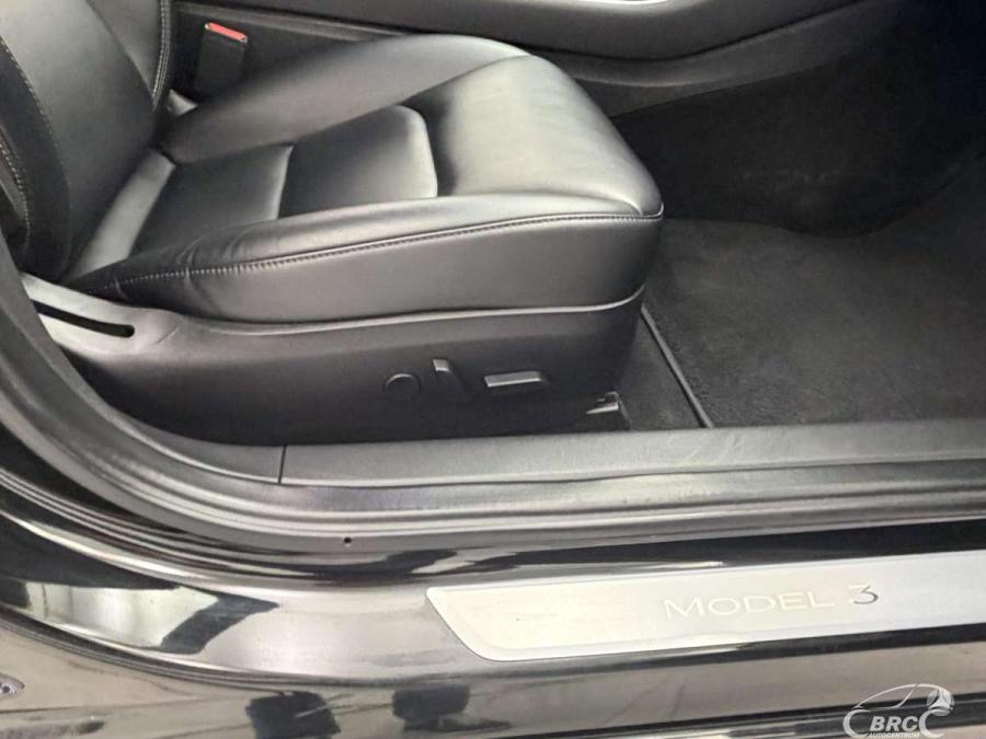 Black Tesla Model 3 2019 in Vilnius, with an engine capacity of 0.00 L and mileage of 142 thousand km for 15400 €, photo 8 on AUTOMOTO.COM.LV