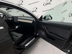 Black Tesla Model 3 2019 in Vilnius, with an engine capacity of 0.00 L and mileage of 142 thousand km for 15400 €, photo 10 on AUTOMOTO.COM.LV