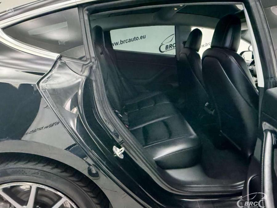 Black Tesla Model 3 2019 in Vilnius, with an engine capacity of 0.00 L and mileage of 142 thousand km for 15400 €, photo 11 on AUTOMOTO.COM.LV
