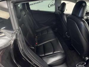 Black Tesla Model 3 2019 in Vilnius, with an engine capacity of 0.00 L and mileage of 142 thousand km for 15400 €, photo 12 on AUTOMOTO.COM.LV