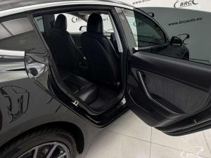 Black Tesla Model 3 2019 in Vilnius, with an engine capacity of 0.00 L and mileage of 142 thousand km for 15400 €, photo 14 on AUTOMOTO.COM.LV