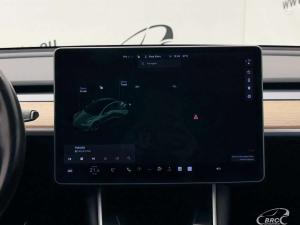 Black Tesla Model 3 2019 in Vilnius, with an engine capacity of 0.00 L and mileage of 142 thousand km for 15400 €, photo 17 on AUTOMOTO.COM.LV