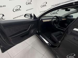 Black Tesla Model 3 2019 in Vilnius, with an engine capacity of 0.00 L and mileage of 142 thousand km for 15400 €, photo 18 on AUTOMOTO.COM.LV