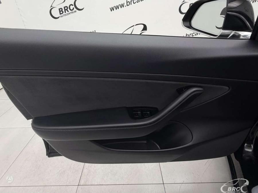 Black Tesla Model 3 2019 in Vilnius, with an engine capacity of 0.00 L and mileage of 142 thousand km for 15400 €, photo 19 on AUTOMOTO.COM.LV