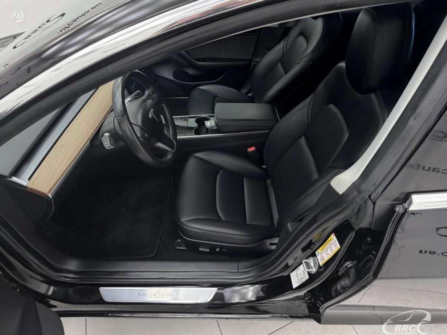 Black Tesla Model 3 2019 in Vilnius, with an engine capacity of 0.00 L and mileage of 142 thousand km for 15400 €, photo 20 on AUTOMOTO.COM.LV