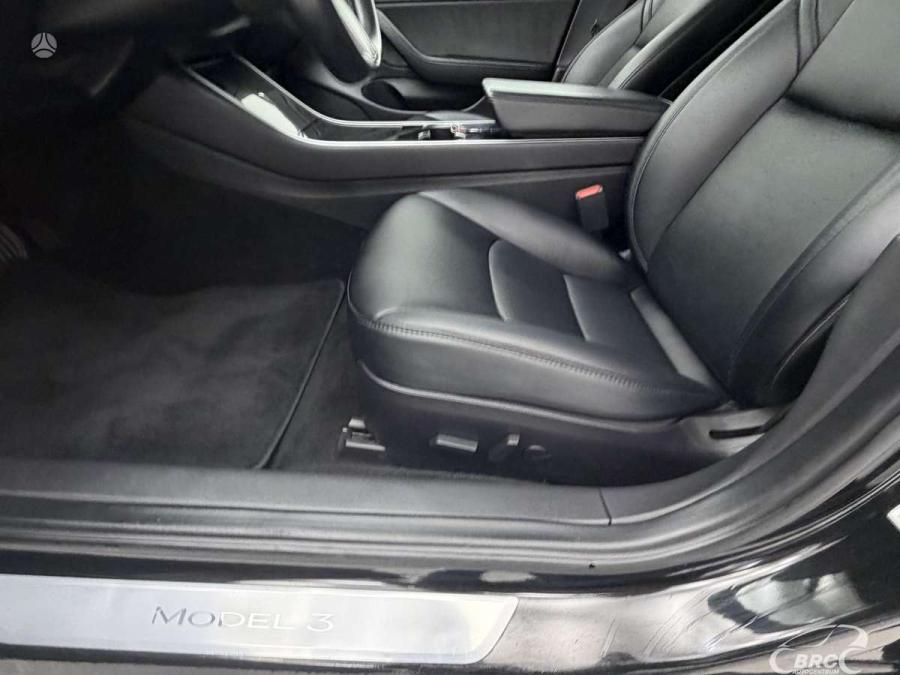 Black Tesla Model 3 2019 in Vilnius, with an engine capacity of 0.00 L and mileage of 142 thousand km for 15400 €, photo 21 on AUTOMOTO.COM.LV